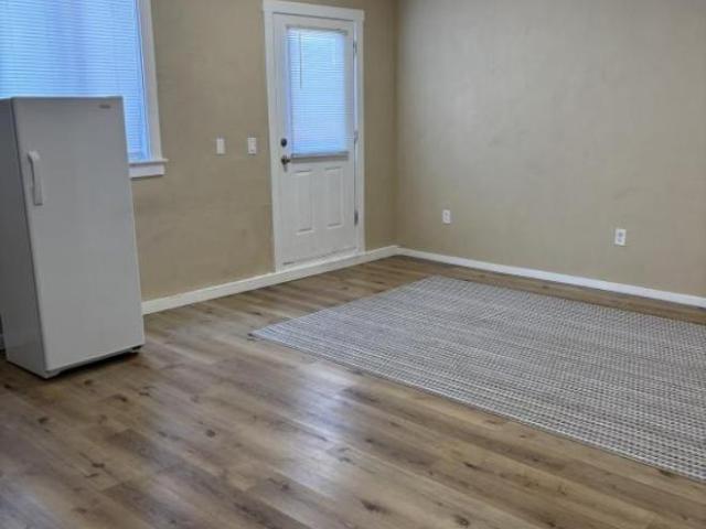 1 Br, 1 bath, Apartment 4268 Barbara Way NE