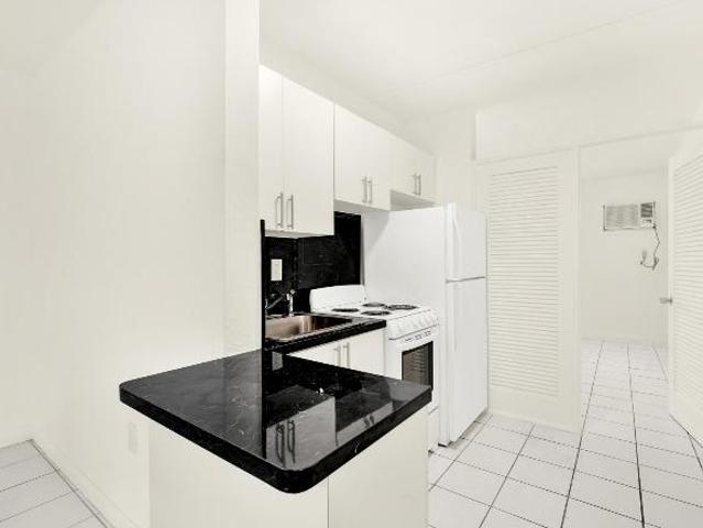 1 Br, 1 bath, Apartment 426 Santander Ave