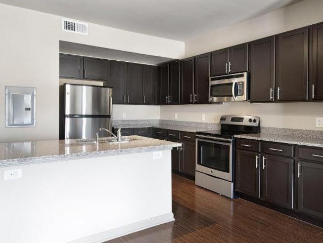 1 Br, 1 bath, Apartment 429 College Avenue