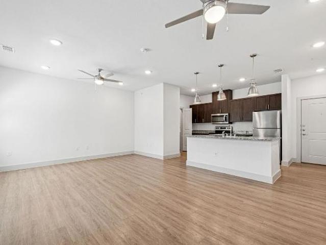 1 Br, 1 bath, Apartment 4200 South Washington St