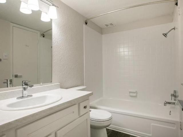 1 Br, 1 bath, Apartment 4217 Louisiana Blvd NE