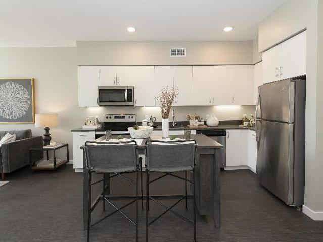 1 Br, 1 bath, Apartment 421 25th Street