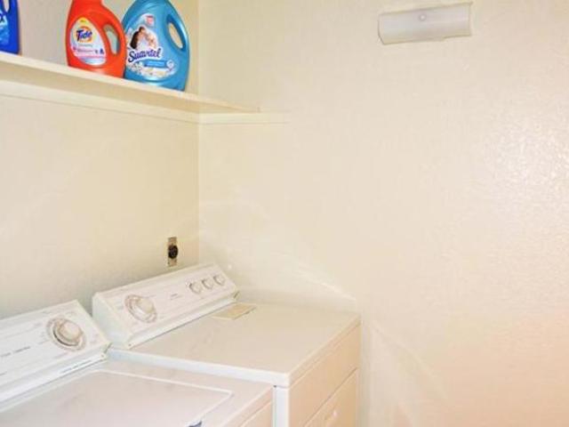 1 Br, 1 bath, Apartment 4225 E University Dr