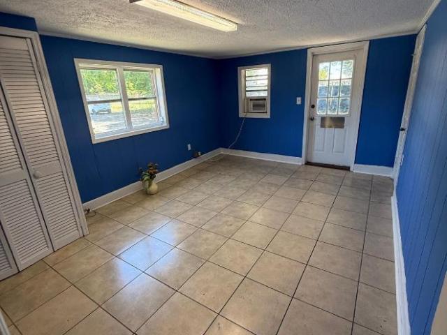 1 Br, 1 bath, Apartment 4235 Norwich Street Ext