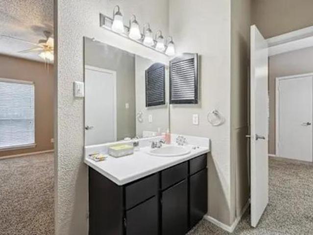 1 Br, 1 bath, Apartment 4300 Rosemeade Pkwy