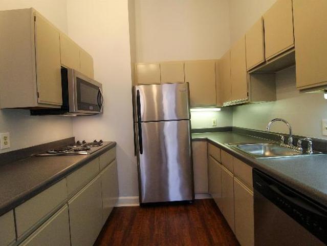 1 Br, 1 bath, Apartment 432 Hopkins Street