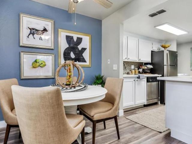 1 Br, 1 bath, Apartment 4337 Norwood Ave