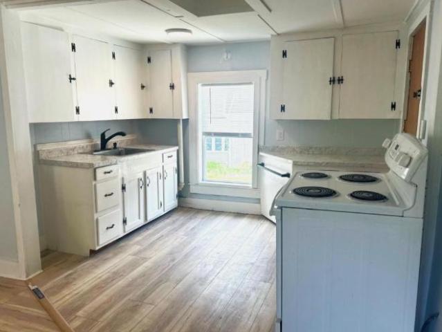 1 Br, 1 bath, Apartment 43 Main St