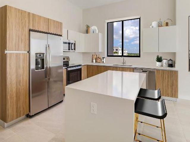 1 Br, 1 bath, Apartment 444 NE 7th St