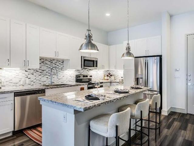 1 Br, 1 bath, Apartment 447 N Main St