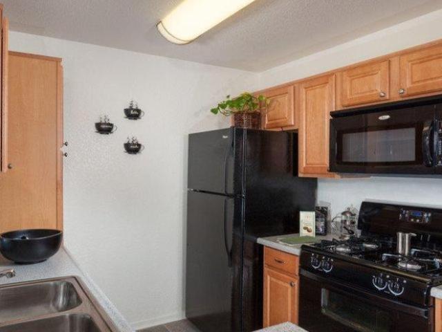 1 Br, 1 bath, Apartment 4400 Shandwick Dr