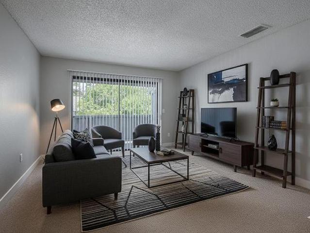 1 Br, 1 bath, Apartment 4420 4440 Oakhollow Drive