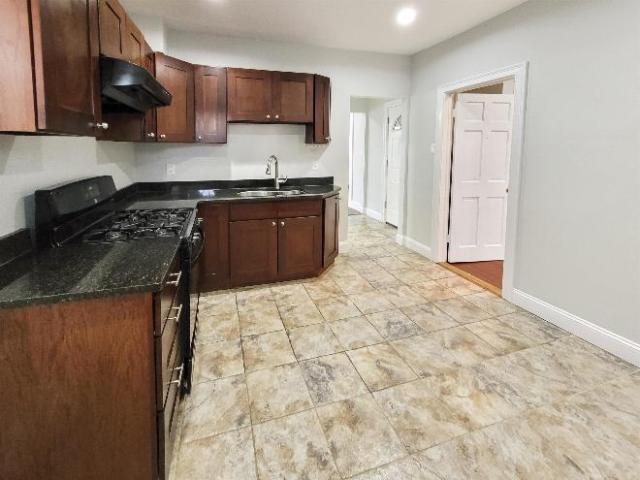 1 Br, 1 bath, Apartment 44 Fenton Street