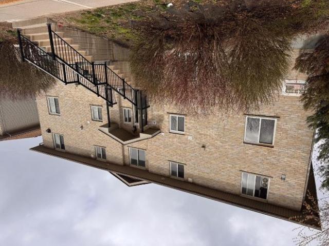 2 Br, 1 bath, Apartment 44 Walnut Street