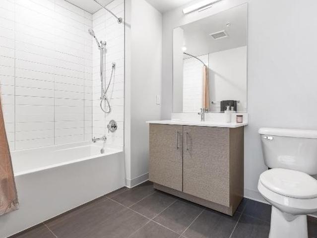1 Br, 1 bath, Apartment 4555 N Sheridan Rd