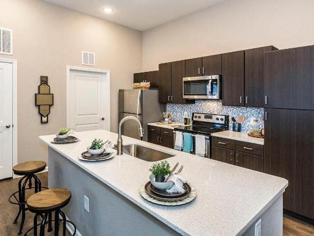 1 Br, 1 bath, Apartment 4562 Continental Heights