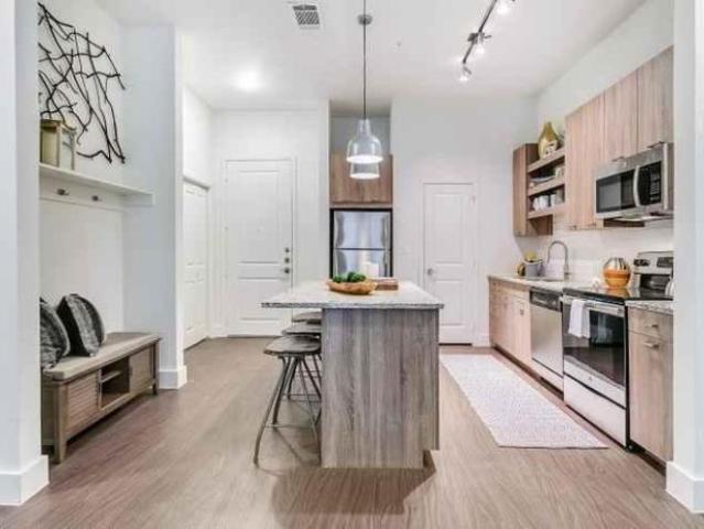 1 Br, 1 bath, Apartment 4500 Southridge Dr