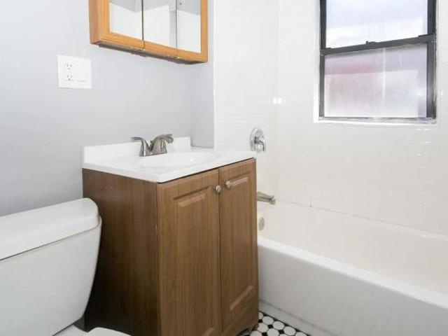 1 Br, 1 bath, Apartment 4506 N Central Park Ave
