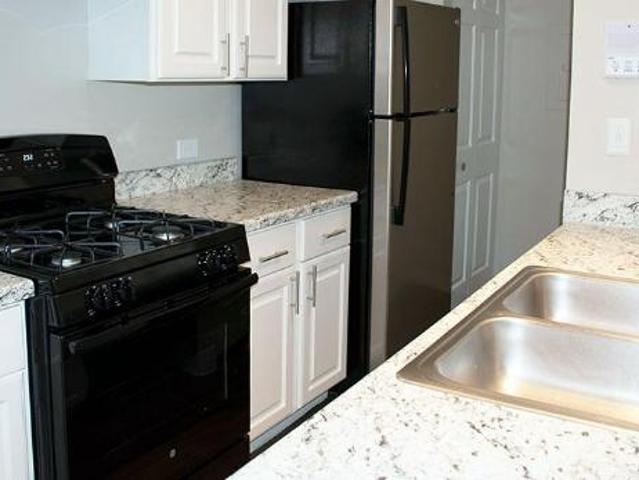 1 Br, 1 bath, Apartment 450 Sullivan Lake Blvd