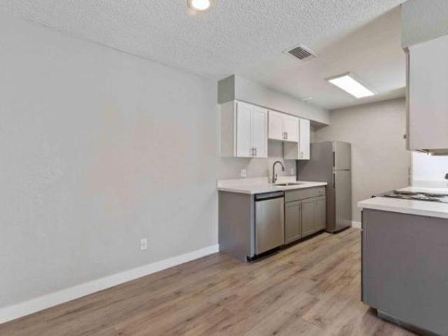 1 Br, 1 bath, Apartment 4520 E Baseline Rd