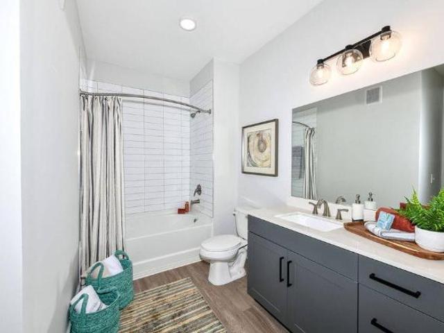 1 Br, 1 bath, Apartment 4520 Pine St