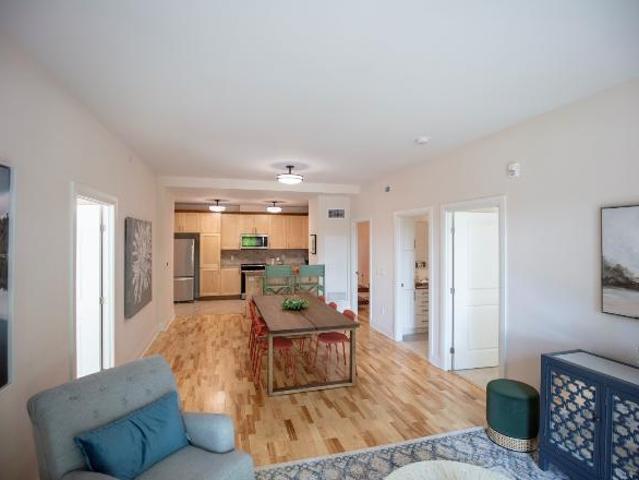 1 Br, 1 bath, Apartment 45 Elmsley Street North