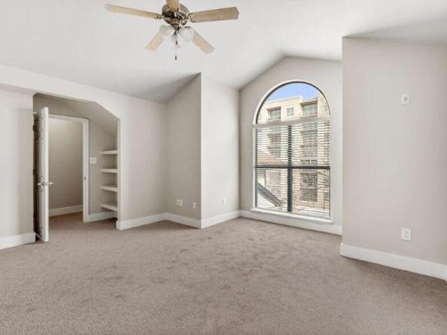 1 Br, 1 bath, Apartment 4649 Cole Ave