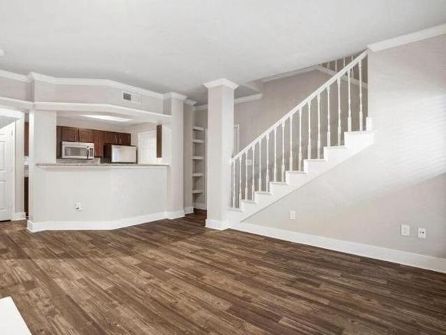 1 Br, 1 bath, Apartment 4649 Cole Ave