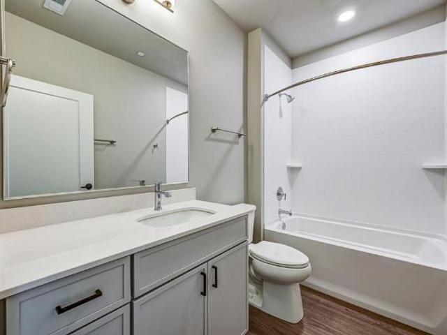 1 Br, 1 bath, Apartment 464 Glenwood Ave