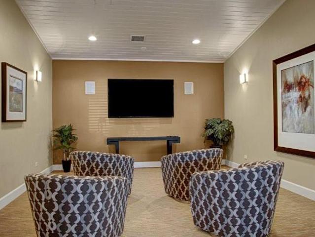 1 Br, 1 bath, Apartment 4675 Templeton Park Circle