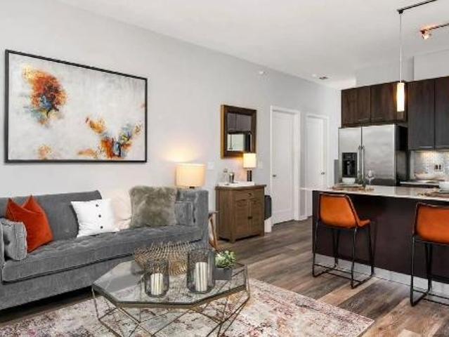 1 Br, 1 bath, Apartment 469 W Huron St