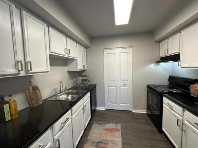 1 Br, 1 bath, Apartment 4615 N Holland Sylvania Rd