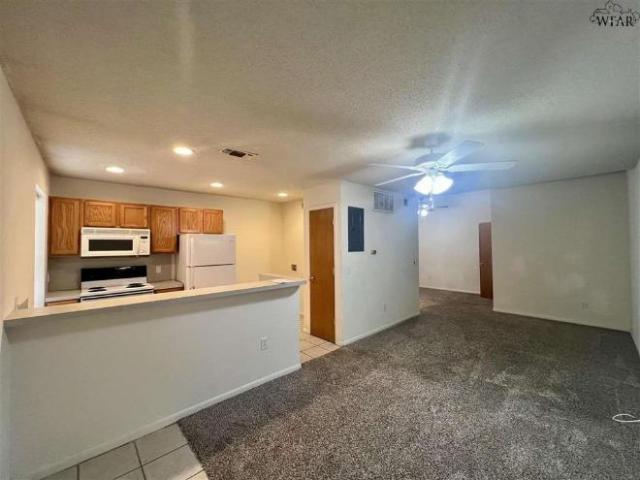 1 Br, 1 bath, Apartment 4621 Johnson Rd