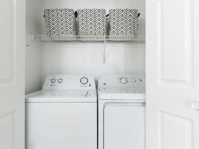 1 Br, 1 bath, Apartment 4630 South Lakeshore Drive