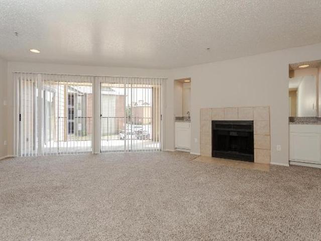 1 Br, 1 bath, Apartment 4748 St Francis Ave