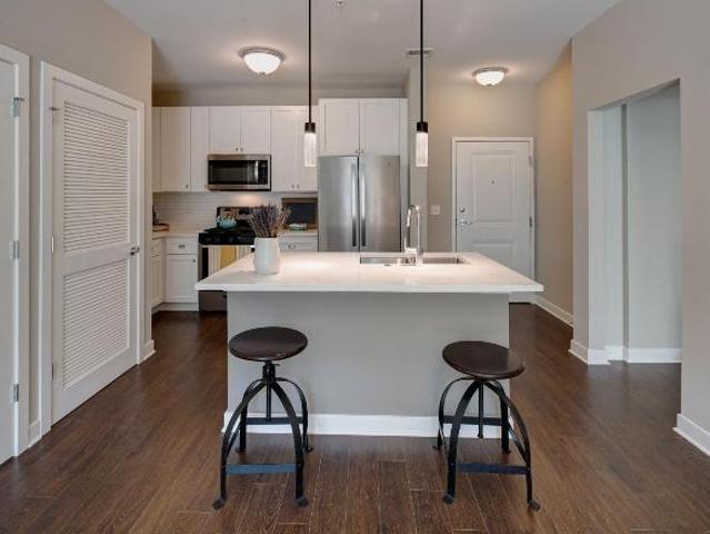 1 Br, 1 bath, Apartment 4755 Main St