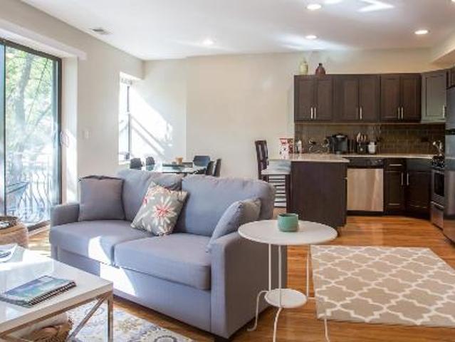 1 Br, 1 bath, Apartment 4759 N Maplewood Ave