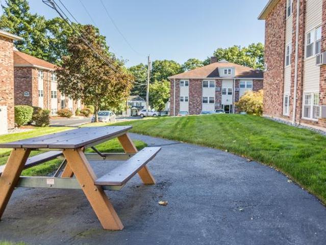 1 Br, 1 bath, Apartment 479 South Broadway St