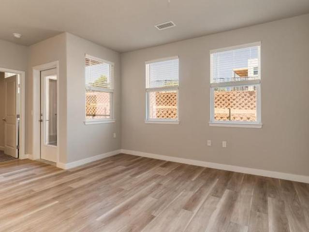 1 Br, 1 bath, Apartment 4700 Wagon Rd