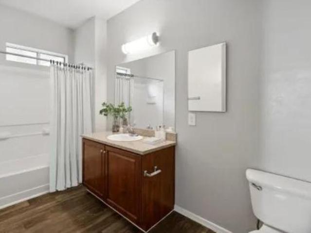 1 Br, 1 bath, Apartment 4701 W Linda Vista Blvd