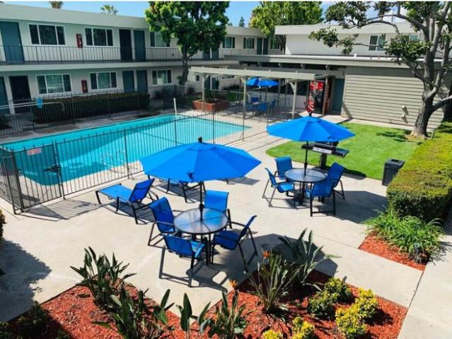 1 Br, 1 bath, Apartment 4701 And 4901 Clair Del Ave