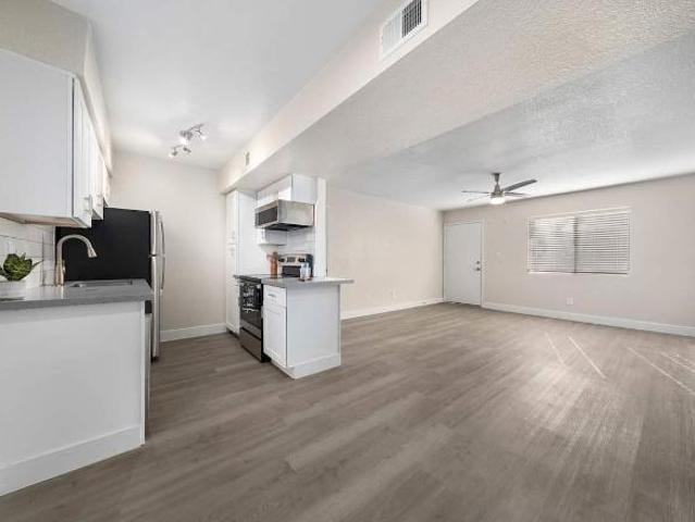 1 Br, 1 bath, Apartment 4707 E McDowell Rd