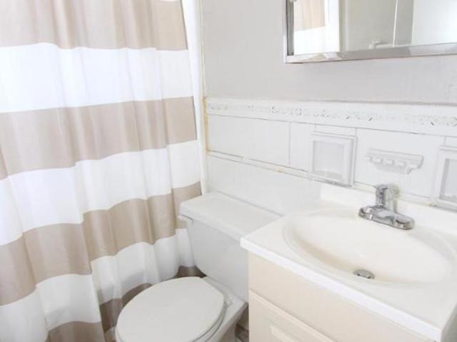 1 Br, 1 bath, Apartment 4720 Centre Avenue