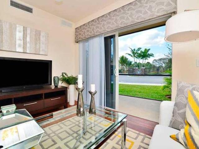 1 Br, 1 bath, Apartment 4725 Via Bari