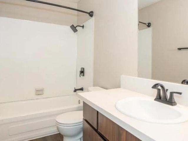 1 Br, 1 bath, Apartment 4735 Cowell Blvd