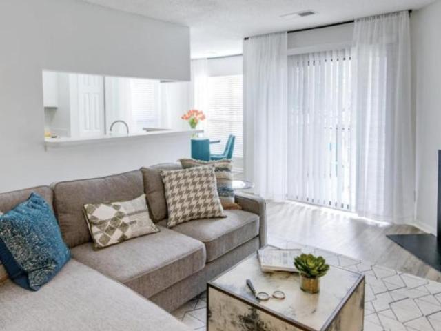 1 Br, 1 bath, Apartment 4800 University Dr
