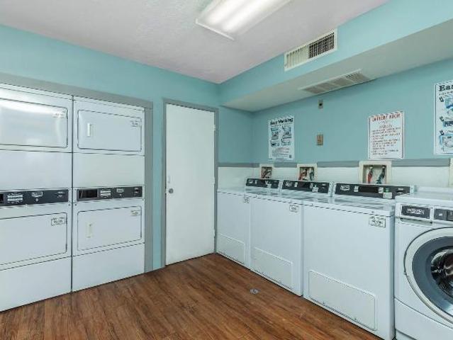 1 Br, 1 bath, Apartment 4800 San Mateo Lane NE