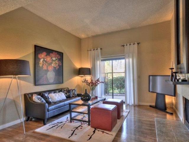 1 Br, 1 bath, Apartment 4800 Sunset Terrace