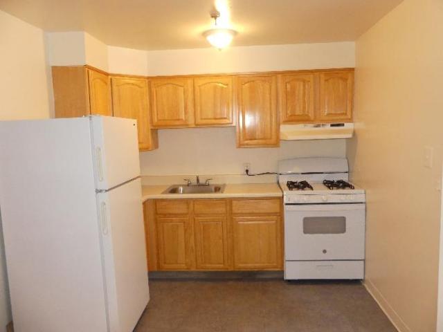1 Br, 1 bath, Apartment 4804 Chester Ave