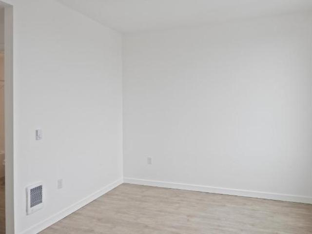 1 Br, 1 bath, Apartment 4815 SW Lombard Ave